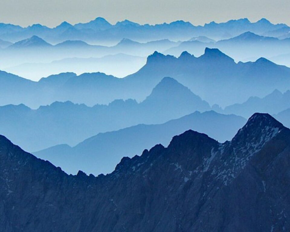 What Is Perspective in Art (Beginner’s Guide and Examples)